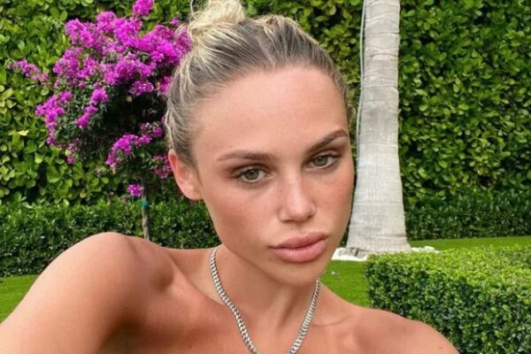 Hallie Batchelder Age, Biography, Net Worth, Career, Boyfriend, Family ...
