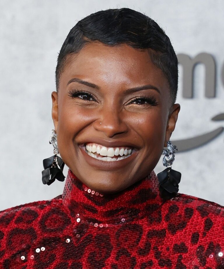 Samantha Walkes Age, Biography, Net Worth, Career, Family, and More ...