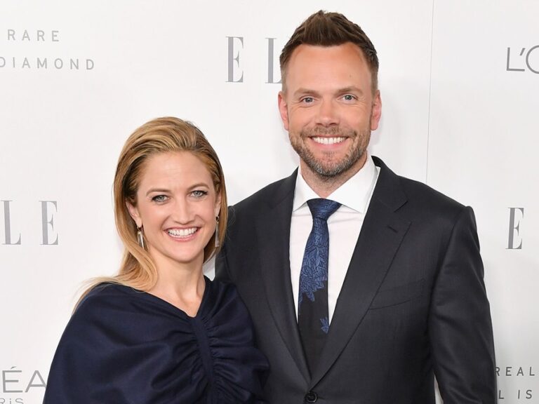 Joel McHale Wife: All About Sarah Williams, Their Marriage, Family, and ...
